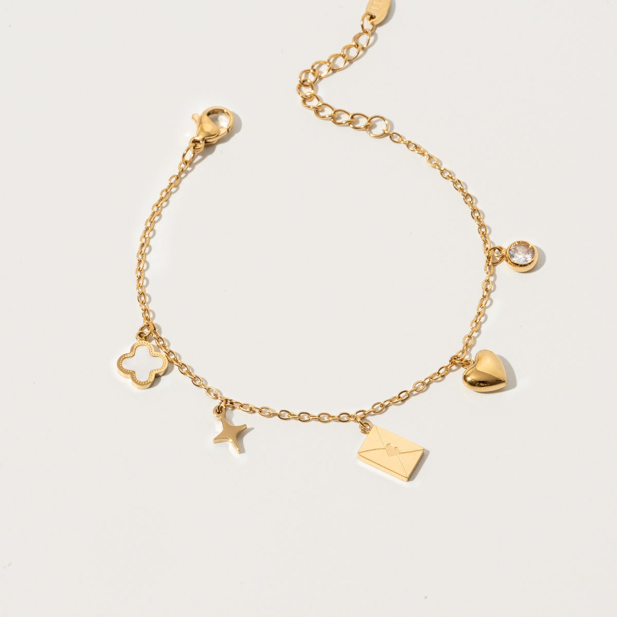Heart charms bracelet – Les trouvailles de Jen Inc.